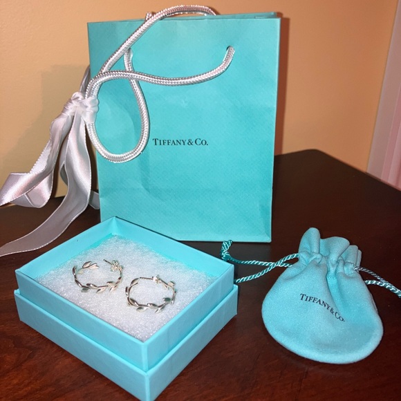 Tiffany & Co. | Jewelry | Tiffany Co Paloma Picassoolive Leaf Hoop ...